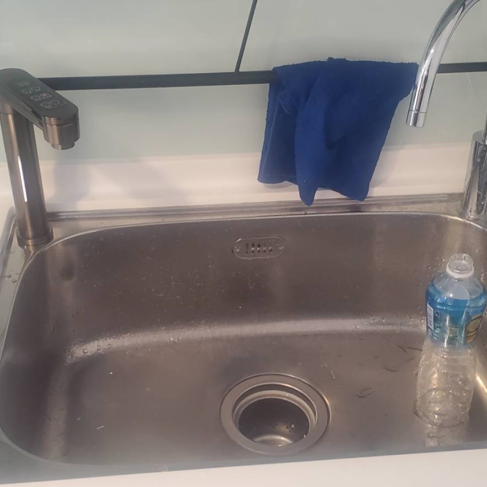 【小江淨水設備】宮黛雙溫GD-600溫熱廚下型飲水機，搭配微電腦RO 400G烤漆腳架直出機（100%台灣零件組裝）